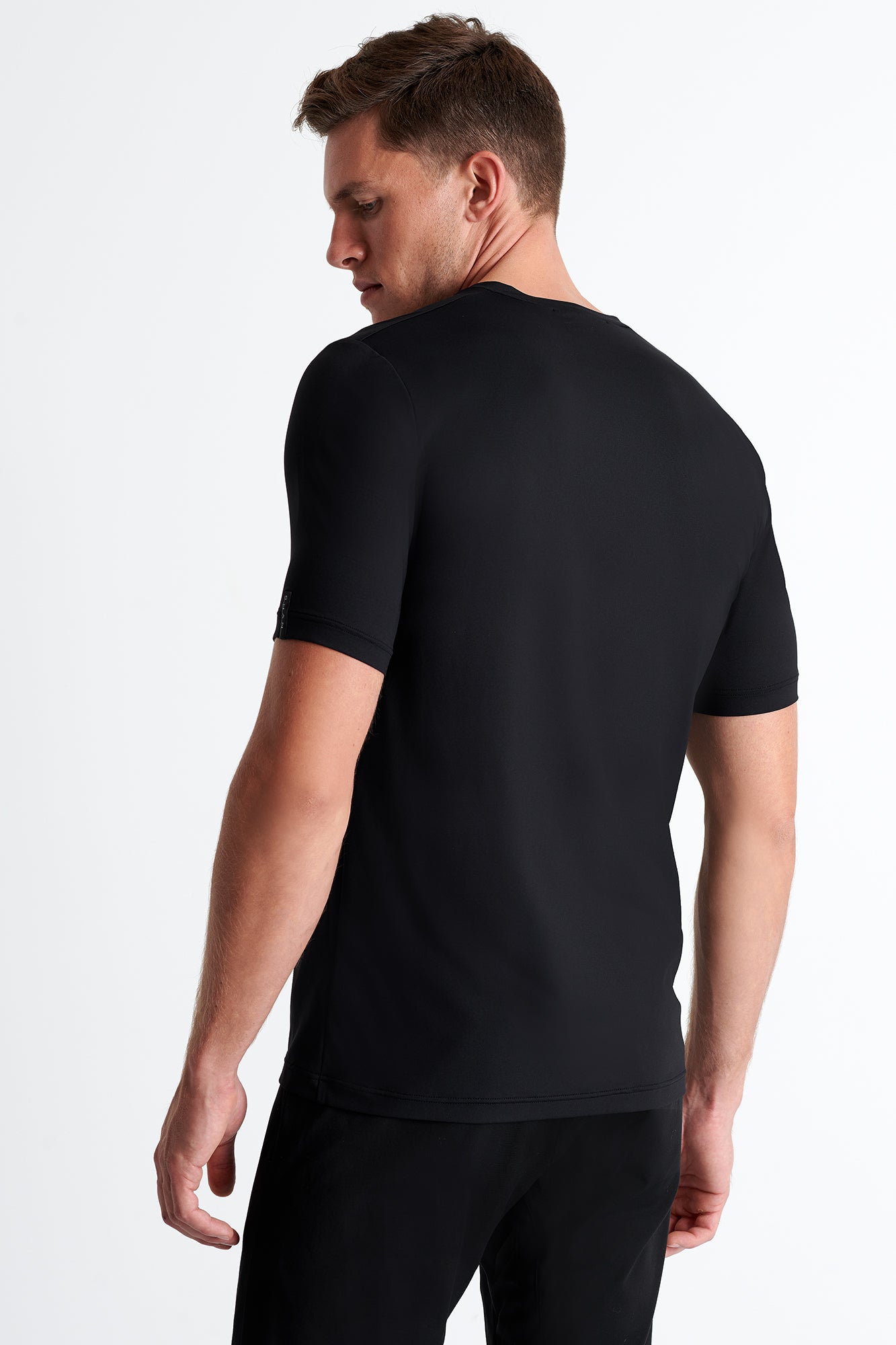 T-Shirt SHAN de couleur Noir (SHAN-62620-91-800) – Boutique Option