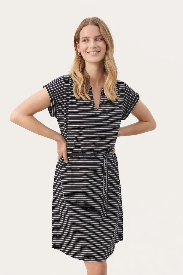 Robe Mabels Part Two de couleur Marine Raye – Boutique Option